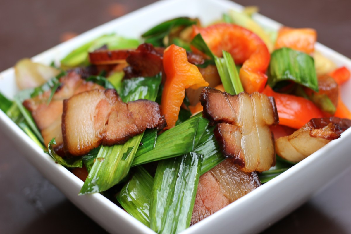 Stir fried Chinese bacon with garlic leaves and sweet peppers – Juling ...
